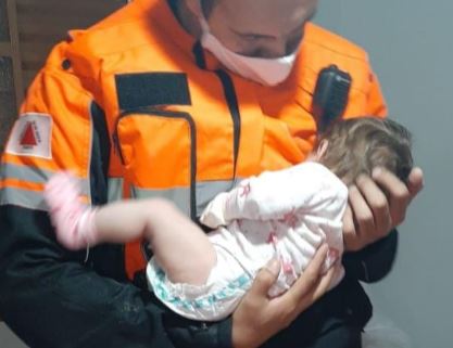 Bebê de 3 meses engasga com leite e é salvo pelos bombeiros - V9 TV ...